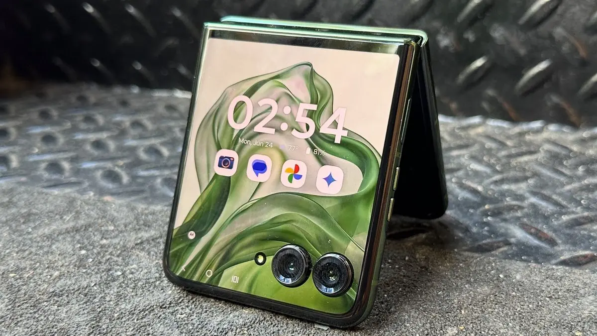 Motorola Razr 60 Ultra: The Flip Phone Reinvented for 2025