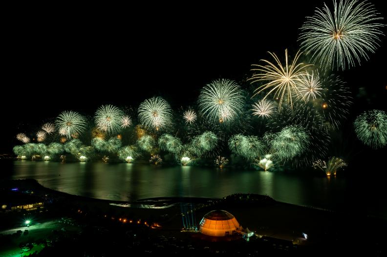 Holiday Cheer at DoubleTree Marjan Island